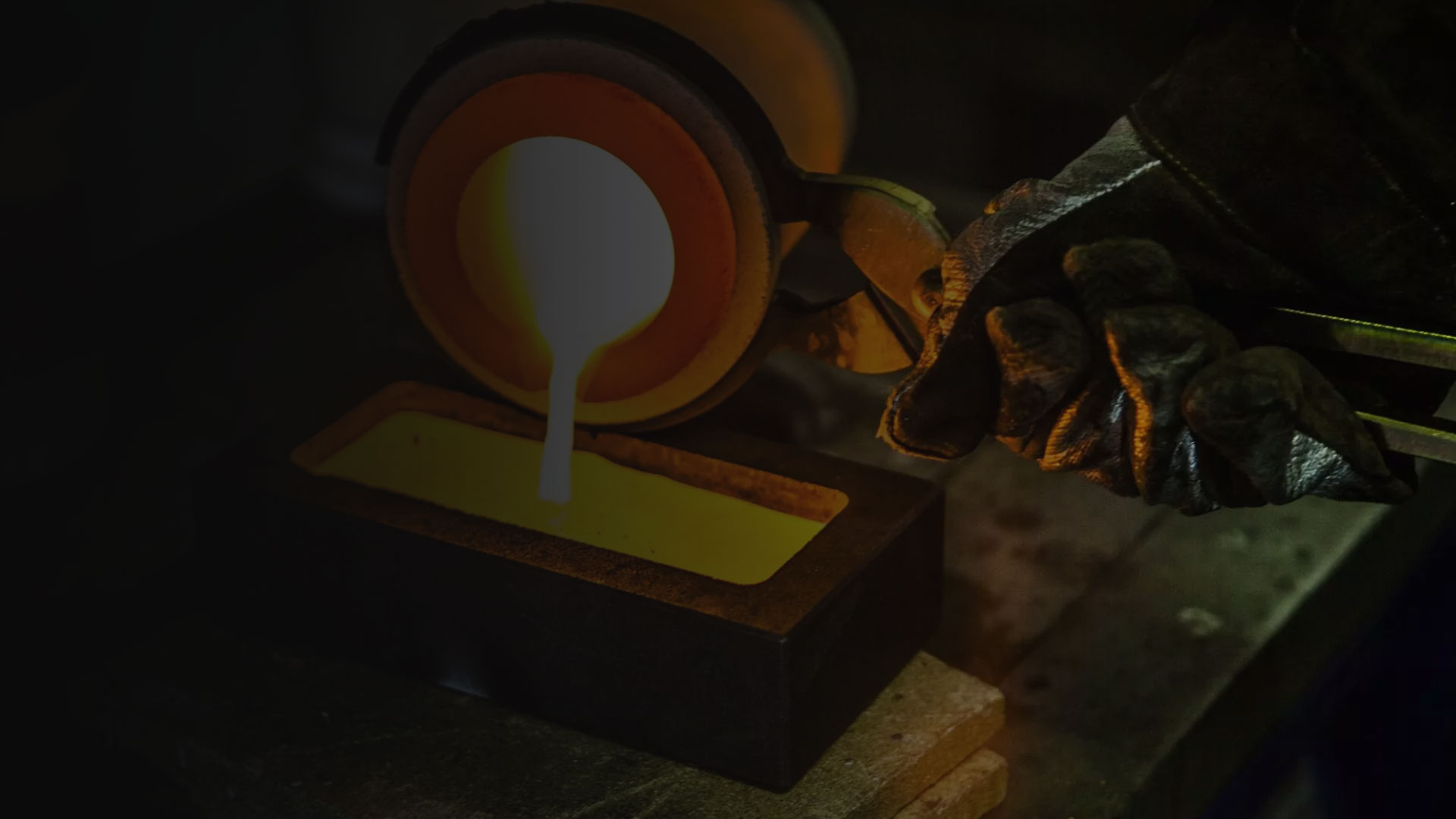 Services | Montreal Gold Stock